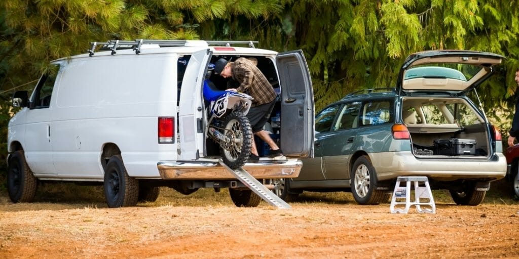 How do you transport a dirt bike on a car? | Citizenshipper